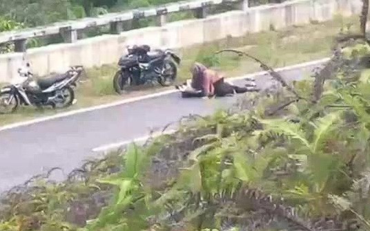 Intip Kelakuan Unik Abg Jilbab Wik Wik Ditengah Jalan Lintas ...